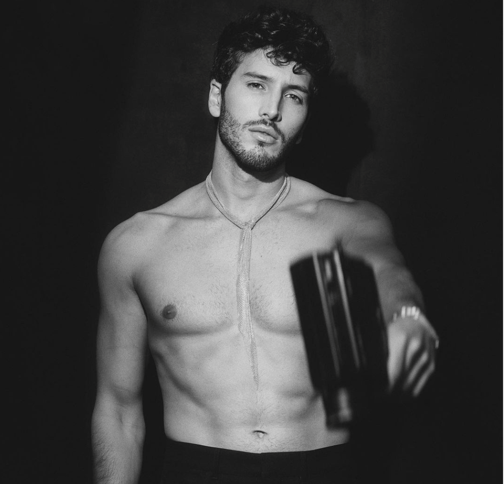 Yatra debuta como modelo en la portada de Billboard