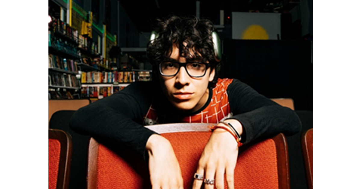 RIOVAZ el ARTISTA ECUATORIANO presenta su nueva canción "TELL ME YOUR ...